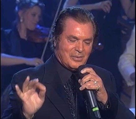 Engelbert Humperdinck – We Dance The Night Away – Timeless Melodies